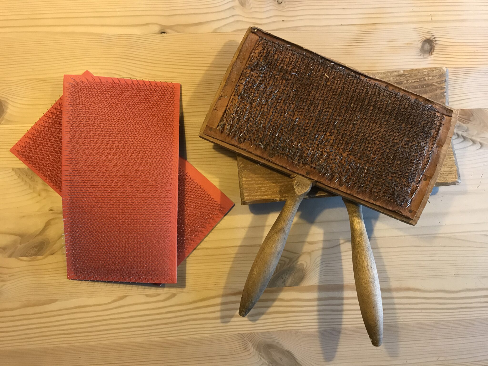 Karde for å spinne – Huldreheimen